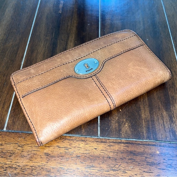 Fossil | Bags | Fossil Brown Leather Wallet | Poshmark